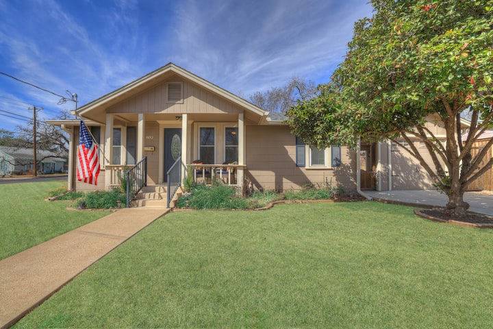 Charming Home W/prime Location 15-min Walk To Main - Fredericksburg, TX