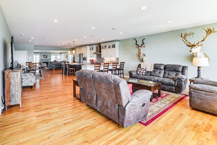 Yankton Vacation Home W/ Hot Tub & River Views - Yankton, SD