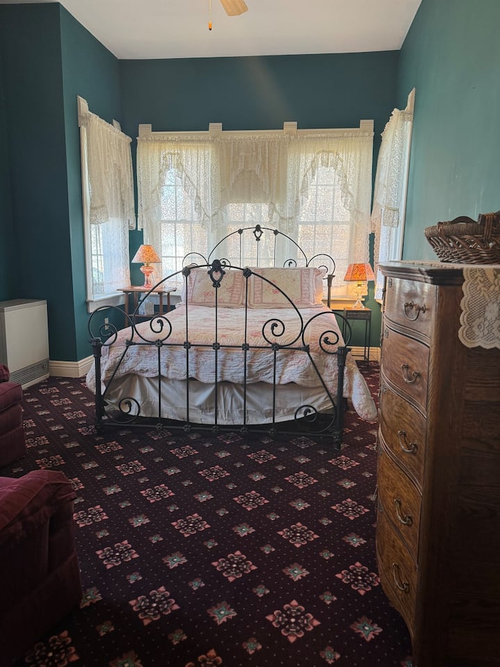 Walnut Suite | No1 | The Wen Inn - Sleeps 2 - Yucatan, MN