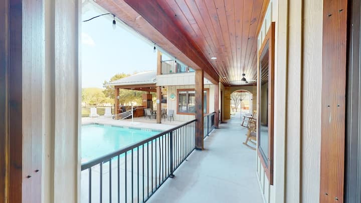 Hill Country Hideaway - Concan, TX