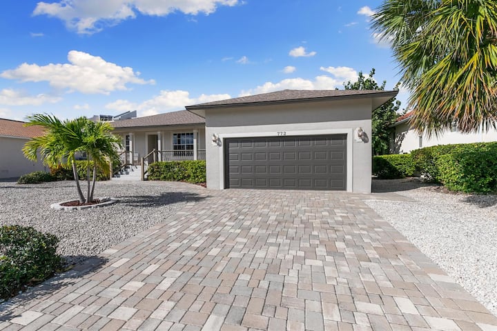 South End 3bdr/2ba Pool Home - Walk To The Beach! - Marco Island, FL