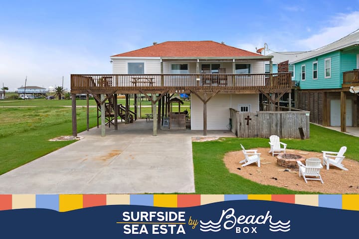 Fun Beach Home With Tiki Bar & Game Room - Surfside Beach, TX
