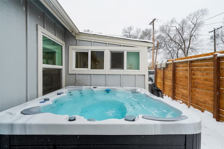 Baby Blue Cottage! Downtown Hot Tub Bbq Fire Pit - Manitou Springs, CO