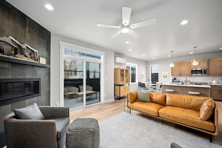 Riverside Retreat | Gated Luxury With River Access - Coeur d'Alene, ID