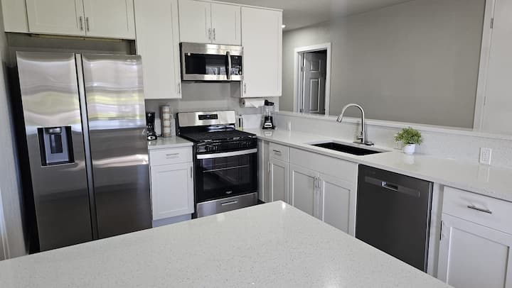 Spacious Home Near Downtown 4 Br/3 Baths - Austin