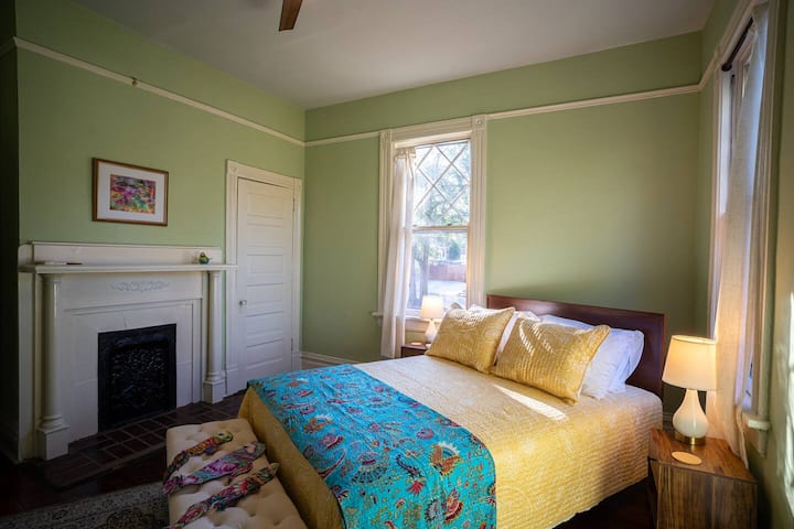 Cheerful, Sunny Historic Stay - Augusta, GA
