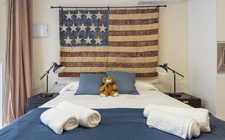 L'explorador Andrés B - Estudio Con Encanto Usa - Valencia