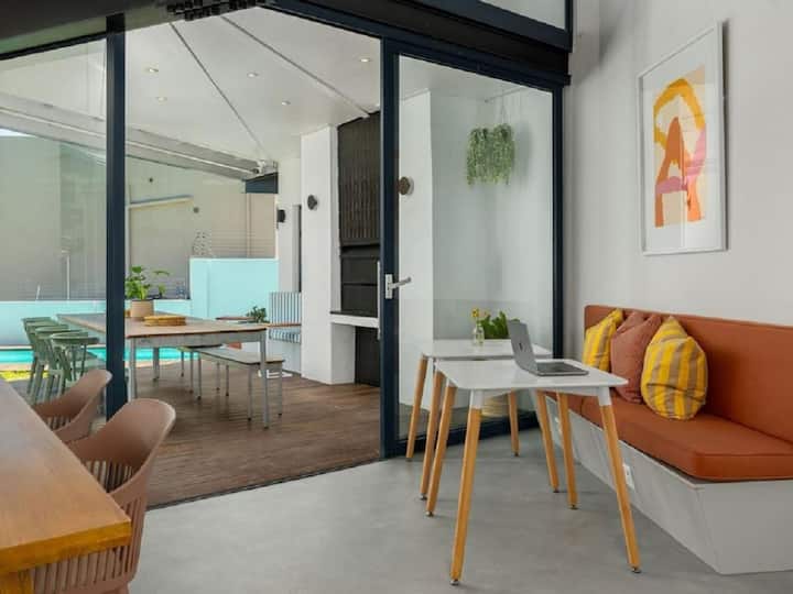 Room In Camps Bay Villa With Pool & Breakfast - Camps Bay