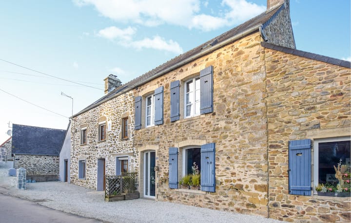 Cozy Home In Quettehou With Wifi - Saint-Vaast-la-Hougue