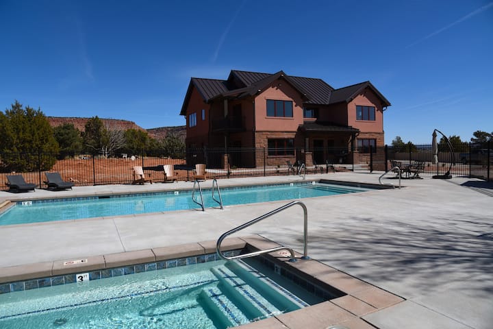 Luxury Lodge With Private Pool And Hot Tub - Kanab, UT