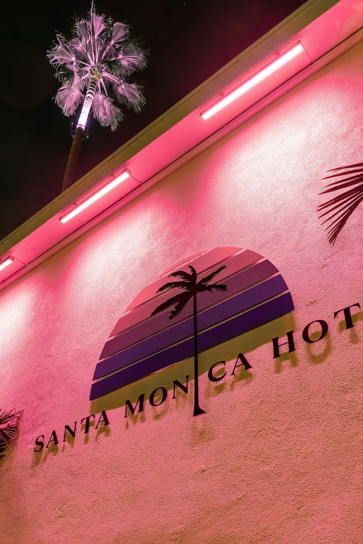 Low-key Digs Steps From The Beach - Santa Monica, CA