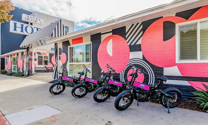 Low-key Digs Steps From The Beach - Santa Monica, CA