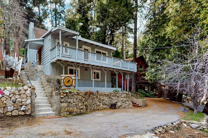 4br Lake Oasis With Deck & Firepit - Dog-friendly - San Bernardino, CA