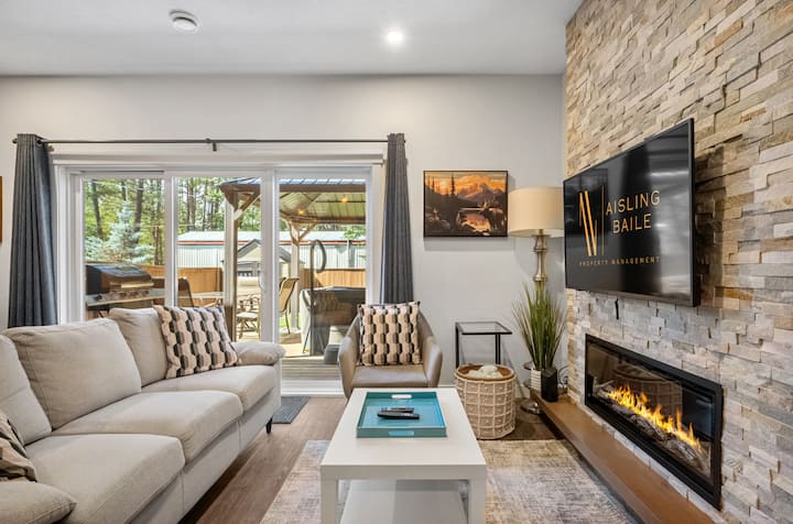 Fireside Oasis | Hot Tub | Fireplace | Hot Springs - Radium Hot Springs