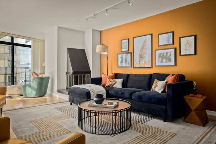 Urban Gallery Loft | King Bed | Larimer Square 30+ - Denver, CO