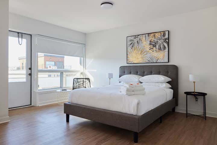 Montreal Chic 2-br Apartment On Saint-laurent - Laval