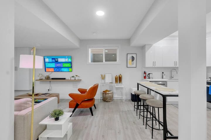 Pedro - Cozy 2 Br Glenridding Suite - Edmonton