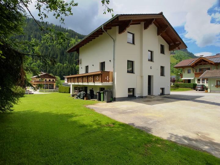 Chalet Spacieux Avec Local à Skis Et Sauna - Kleinarl