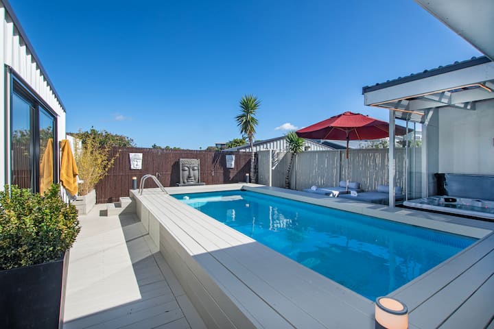 Sun Kissed Pool Villa - Mangawhai Holiday Home - Mangawhai Heads