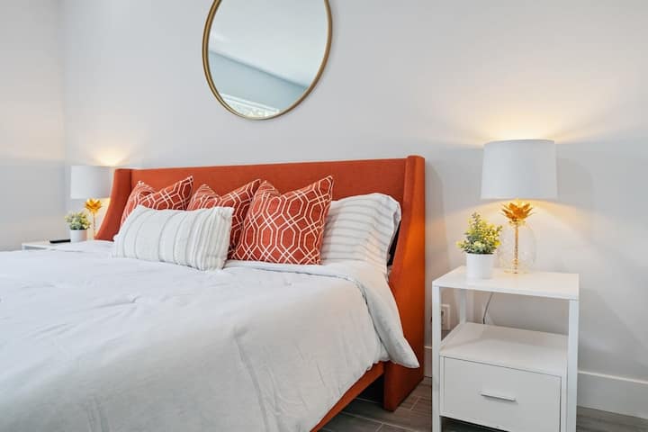 New! Few Minutes To Downtown, 10 To The Beach! - West Palm Beach, FL