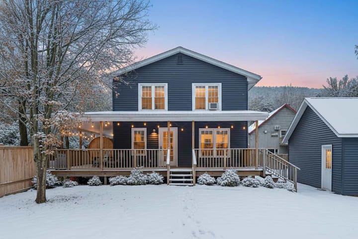 Woodland 5-br Retreat 5-min To Jiminy Peak - Pontoosuc Lake, MA