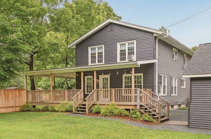 Woodland 5-br Retreat 5-min To Jiminy Peak - Pontoosuc Lake, MA