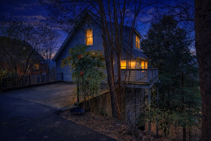 2 Miles To Pf! Huge Savings On Attractions - Pigeon Forge, TN