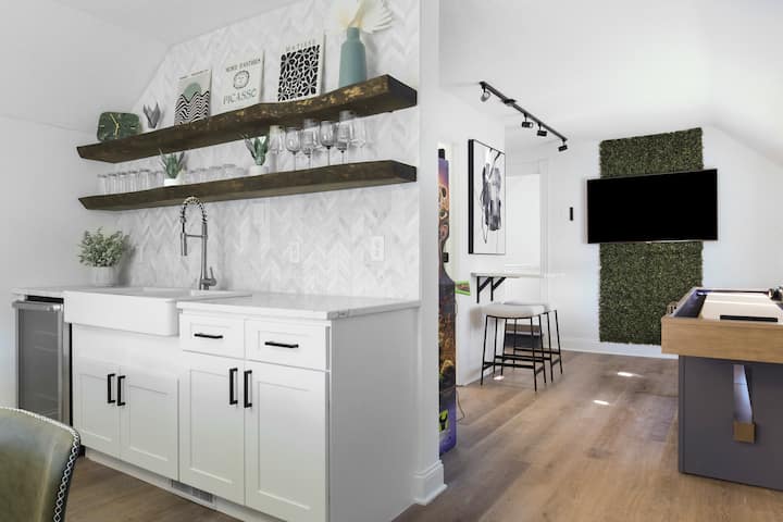 Arcade Room | 5 Min To Downtown | Wet Bar - Minneapolis, MN