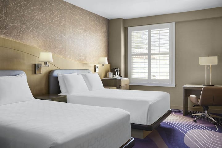 Close To Everything! Pets Allowed, Parking, Pool! - Pasadena, CA