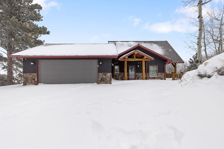 Mountain Views Cabin - Deadwood, SD
