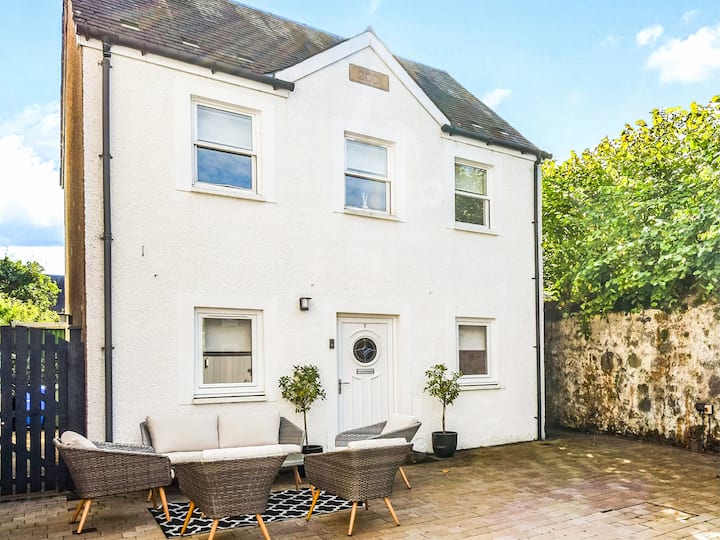 The White House - Callander