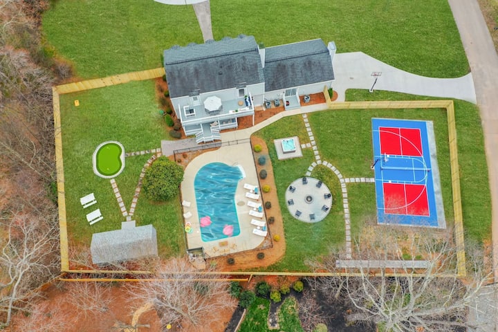 Greensboro Getaway|hottub+pool+firepit+basketball - Greensboro, NC