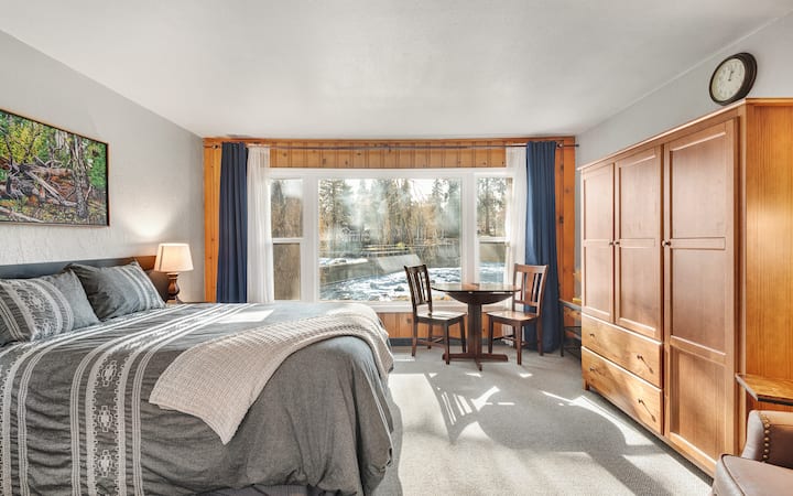 Riverfront Studio With Trail Access! - Bend, OR