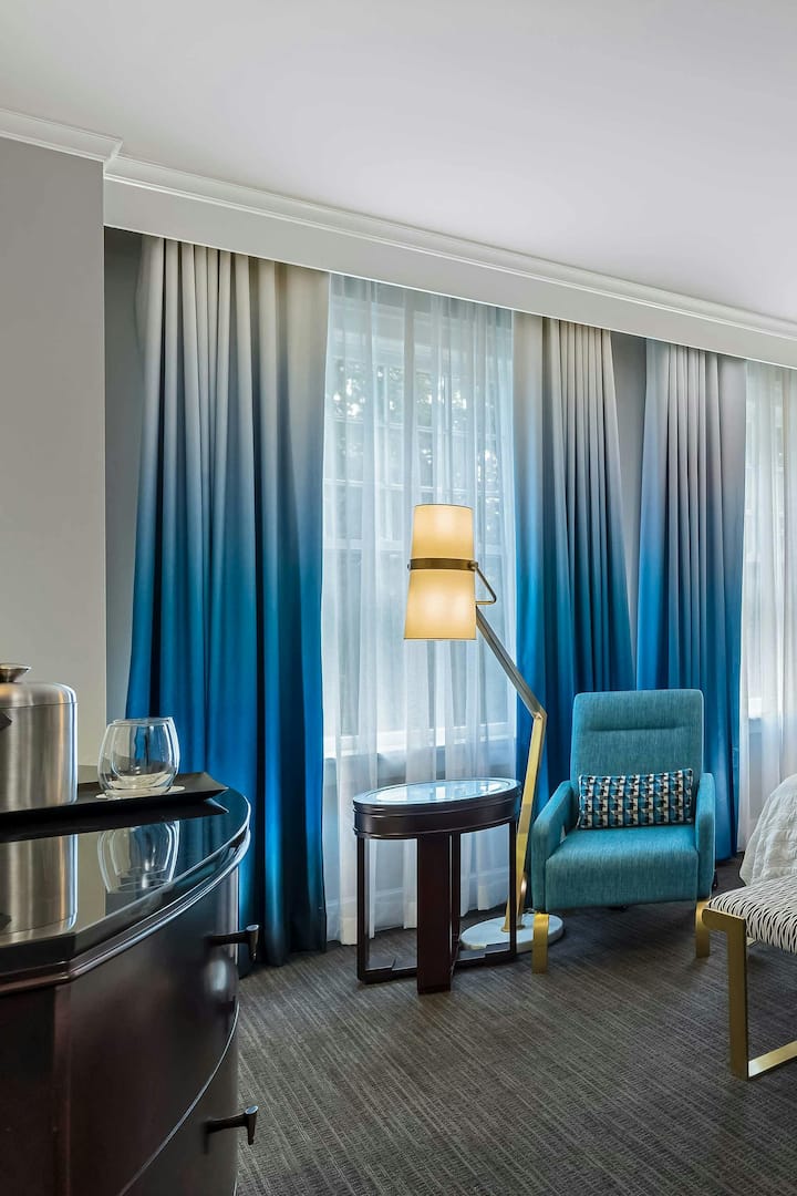 Historic Nod To The Glamorous Era Of Travel - Dallas, TX