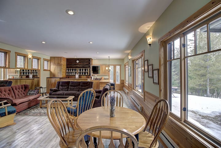 Retreat Venue Near Glacier | Sleeps 17 - Montana