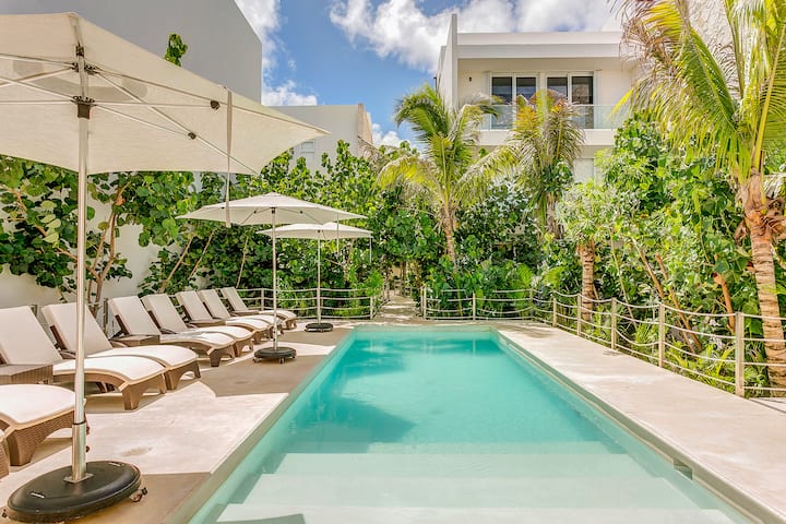 5 Rooftop Pools, Private Beach Club & Beachfront - Akumal