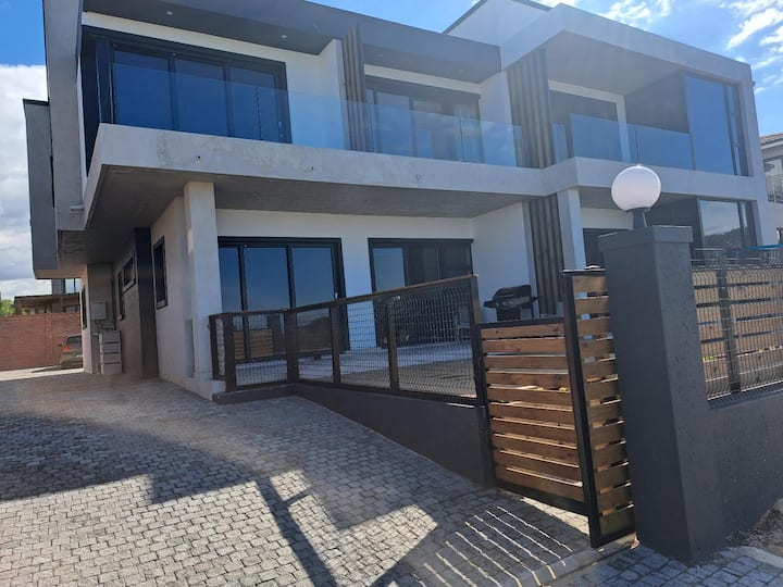 Executive Seaview Self Catering Unit - Wilderness