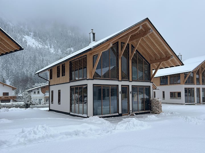 Chalet With Private Sauna House And Garden - Reutte