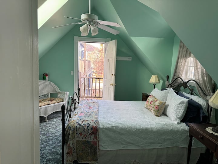 Pine Suite | No8 | The Wen Inn - Sleeps 2 - Lanesboro, MN