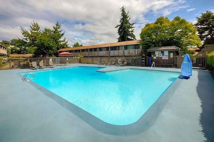 4 Pet-friendly Units With Complimentary Breakfast! - Bellevue, WA
