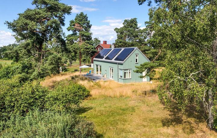 Stunning Home In Adelsö With Kitchen - Bro