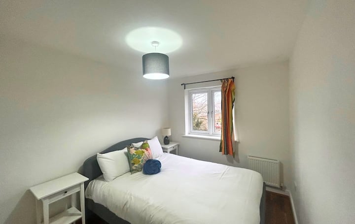 Taplow Spacious Stylish Four Bedroom Townhouse - Slough