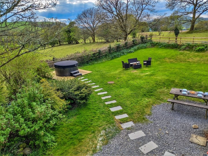 4 Bed In Cynghordy (82440) - Llandovery