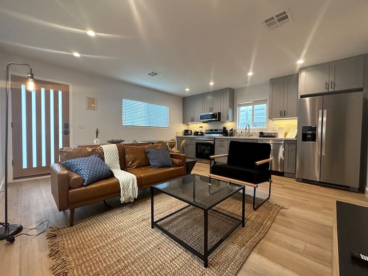 Stay In Style & Elegance - Burbank, CA