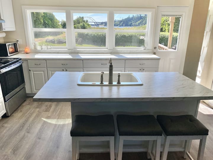 2br Coastal Retreat - Firepit, Dog-friendly - Waldport, OR