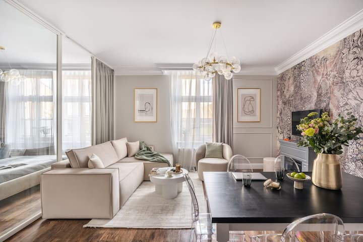 Parisian-chic Meets Kraków With Soft Lighting - Kraków