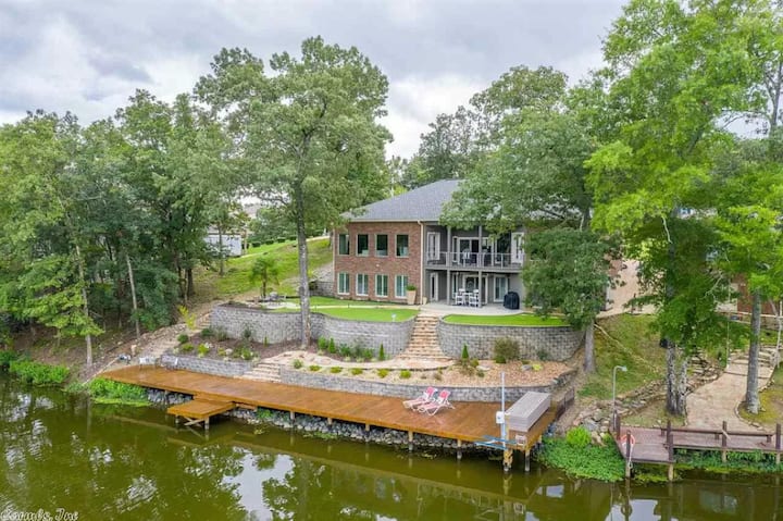 Lakefront Retreat W/ Private Dock & Views - Hot Springs, AR
