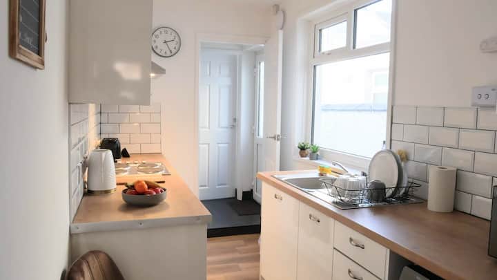 Contractors And  Relocators - New 3-beds House - Stoke-on-Trent