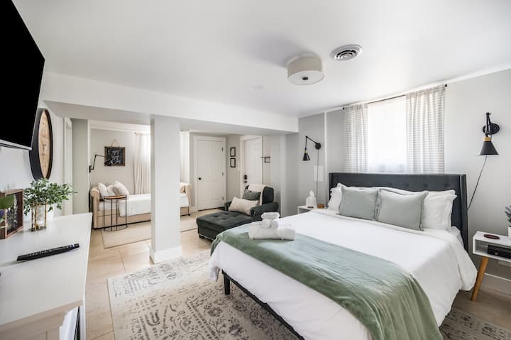 Perfect 1bdrm | Near Lu By Saydrajanes Properties - Big Island, VA
