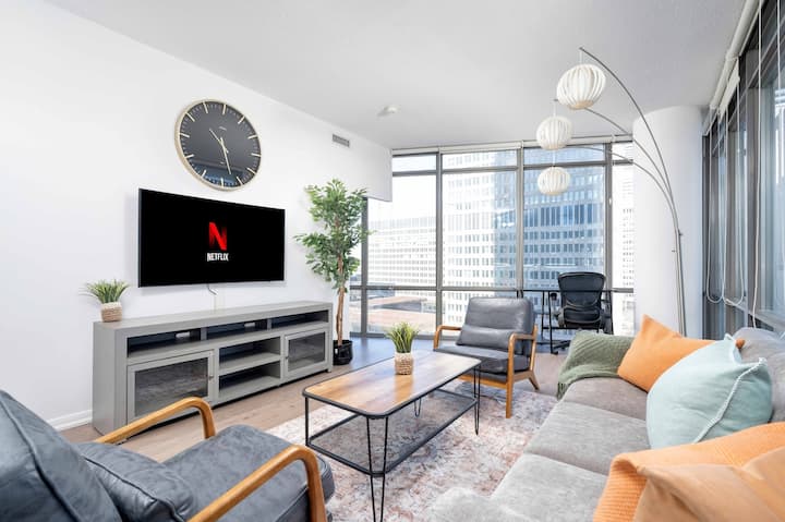 Beautiful  2br 2ba W 4 Beds Near Yorkville Bloor! - Toronto